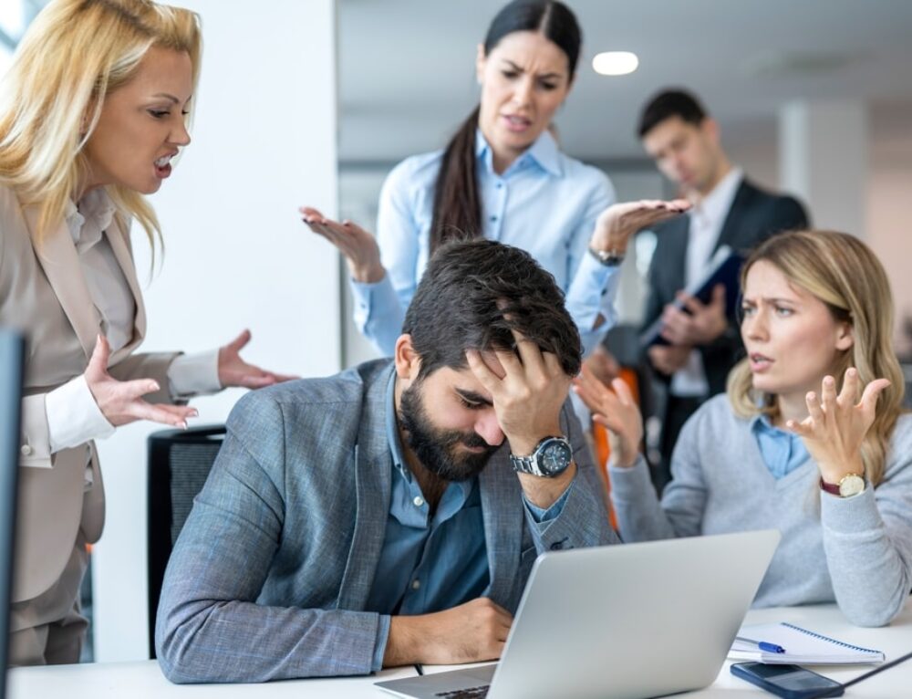 How to De-Escalate Angry Customers: Tips for Positive Outcomes | Peaceful Leaders Academy